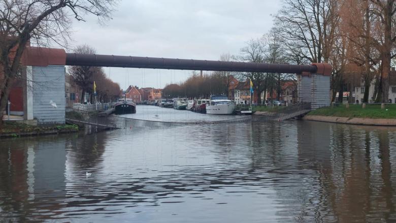 Conzettbrug valt neer in water – Brugse Radio